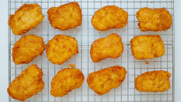 Nuggets de Frango Caseiros Crocantes e Fáceis - Receitas Práticas